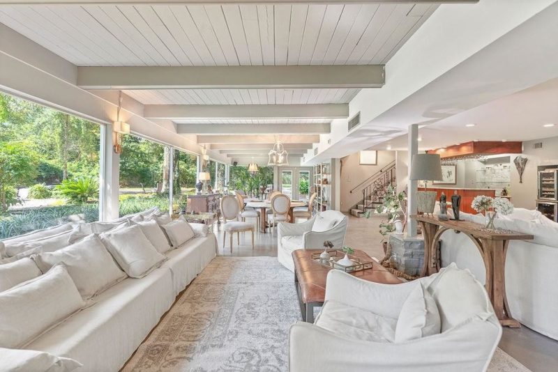 The Main House – The Sleepy Lagoon